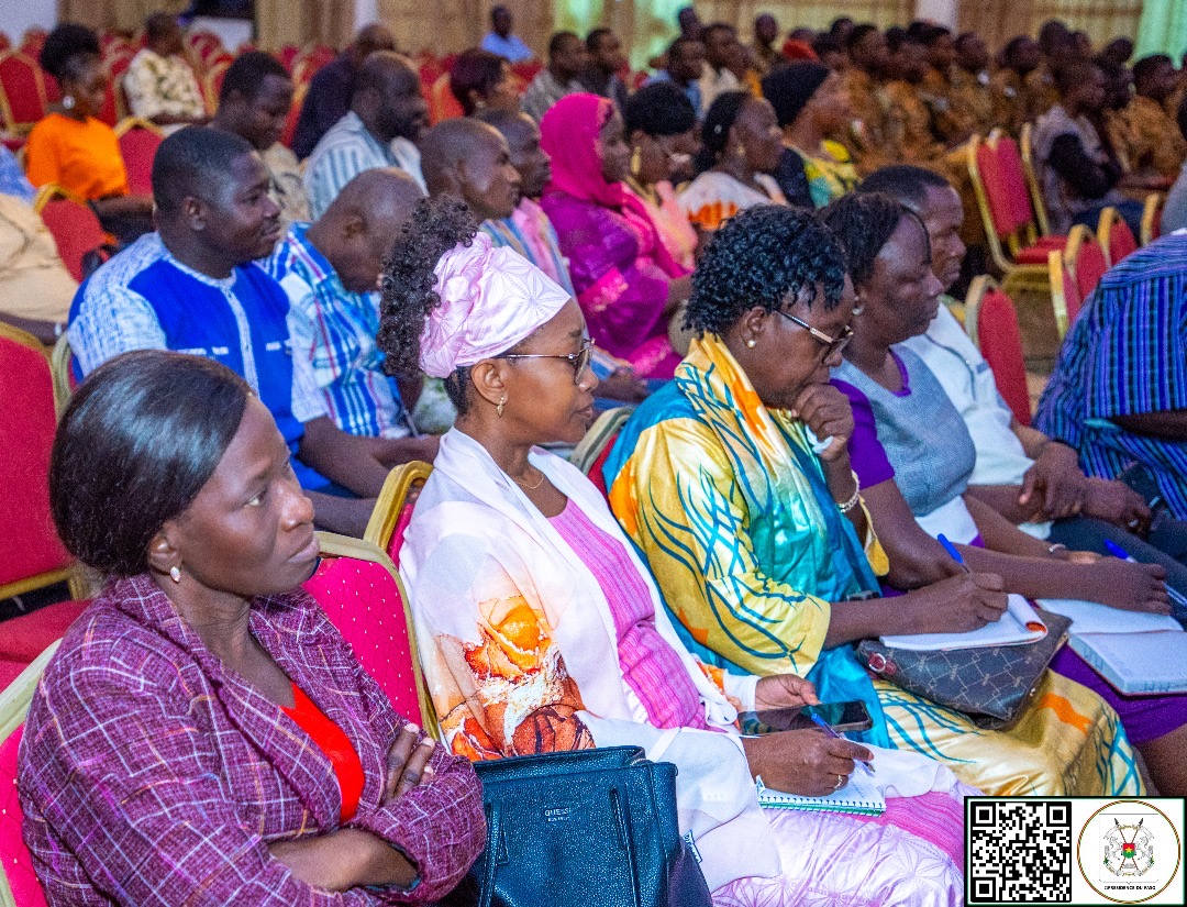 Lutte contre le VIH Sida et les cancers : le personnel de la Présidence ...