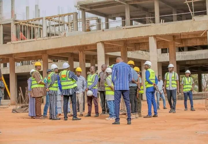 Nouveau siège de la RTB : le ministre de la Communication visite le ...